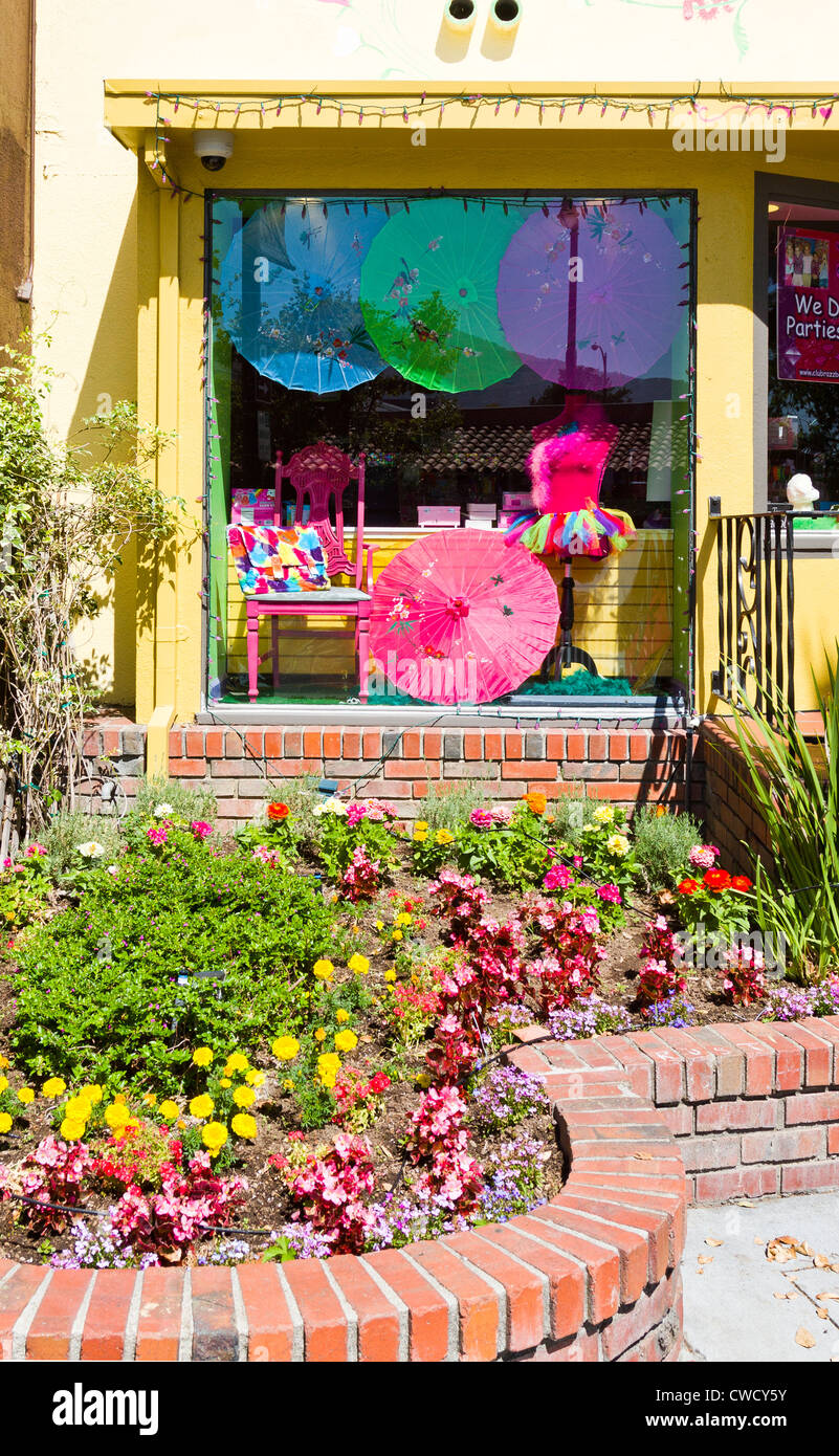 Quaint storefront hi-res stock photography and images - Alamy