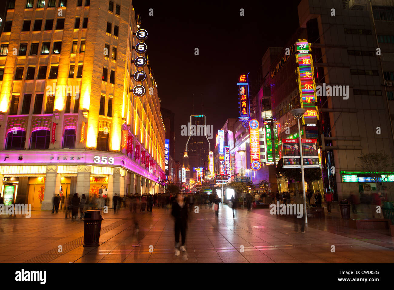 Shanghai night street hi-res stock photography and images - Alamy