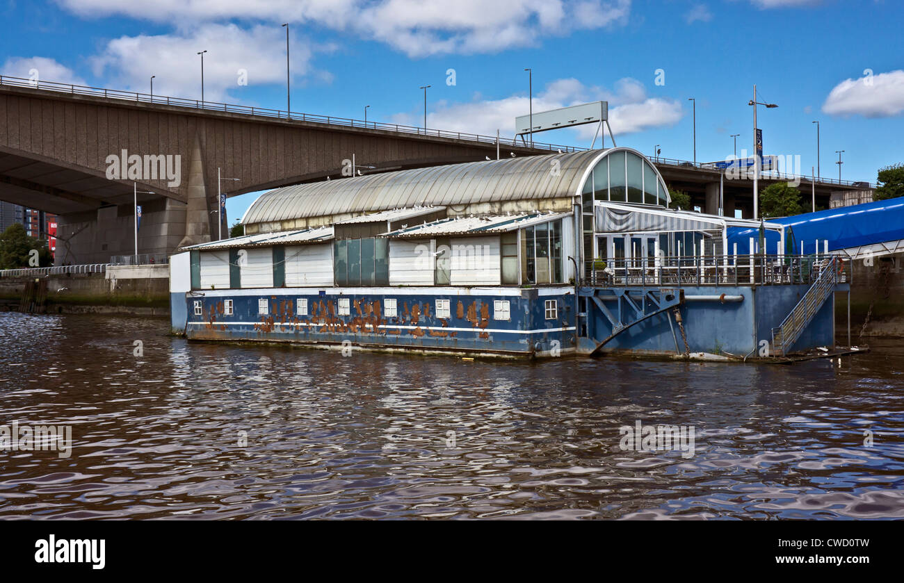 The old Renfrew Ferry moored on the River clyde in Glasgow by Kingston ...