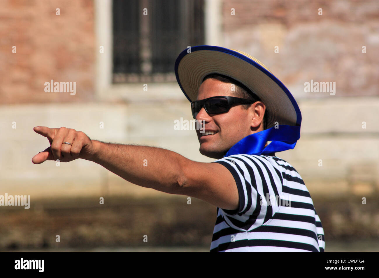Smiling venice gondolier hi-res stock photography and images - Alamy