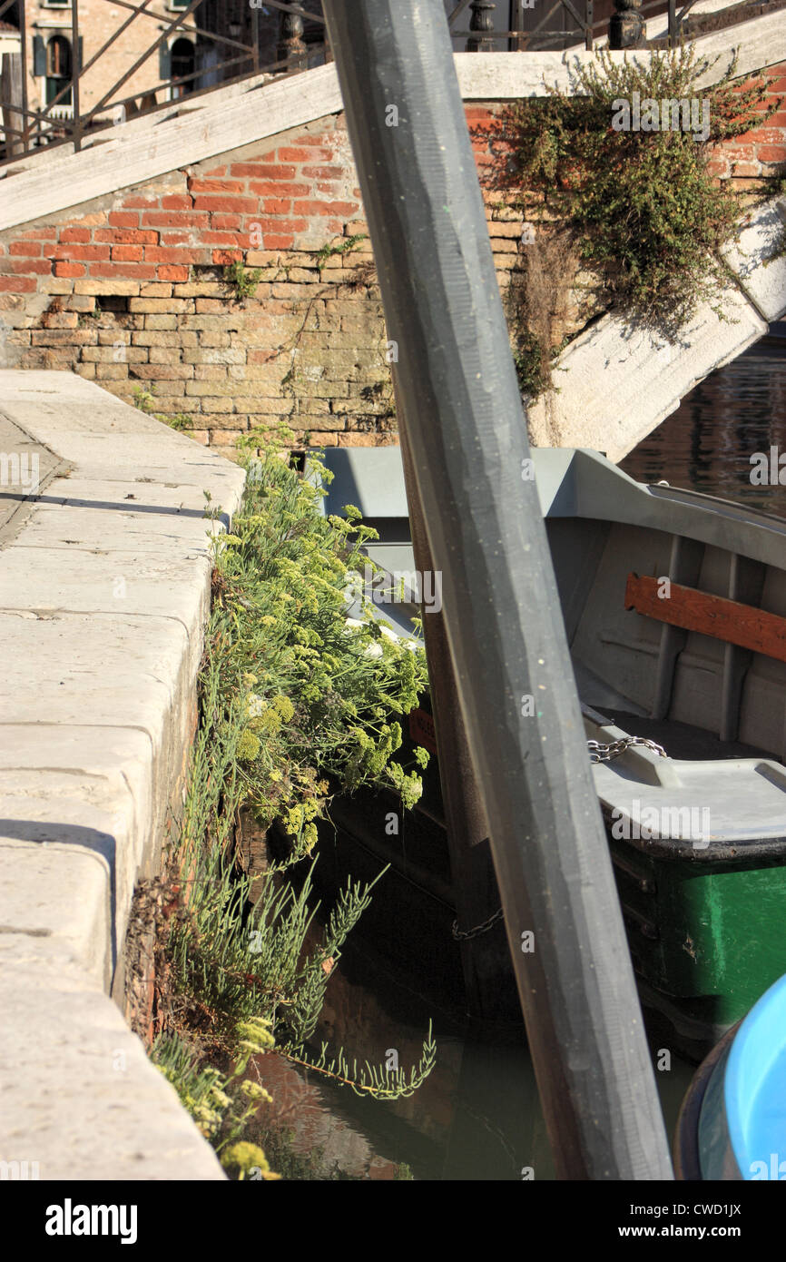 Canal wall repair hi-res stock photography and images - Alamy