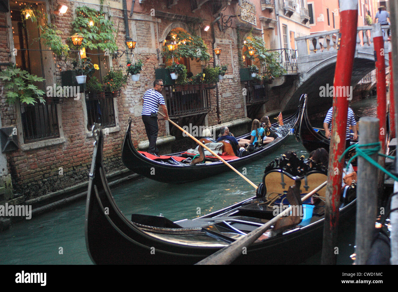 Gondola venice night hi-res stock photography and images - Alamy