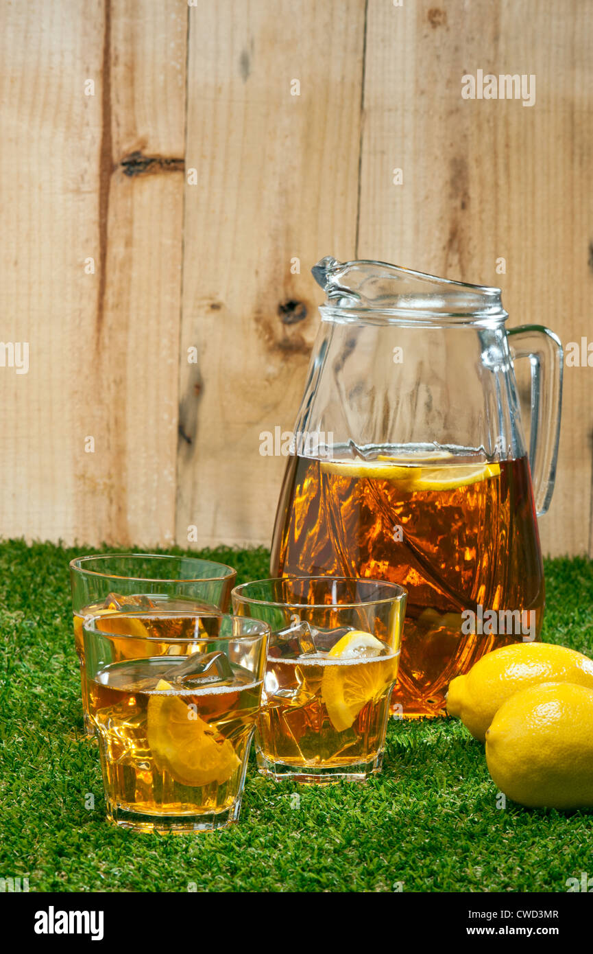 Iced Lemon Ice Tea in a summer setting Stock Photo - Alamy