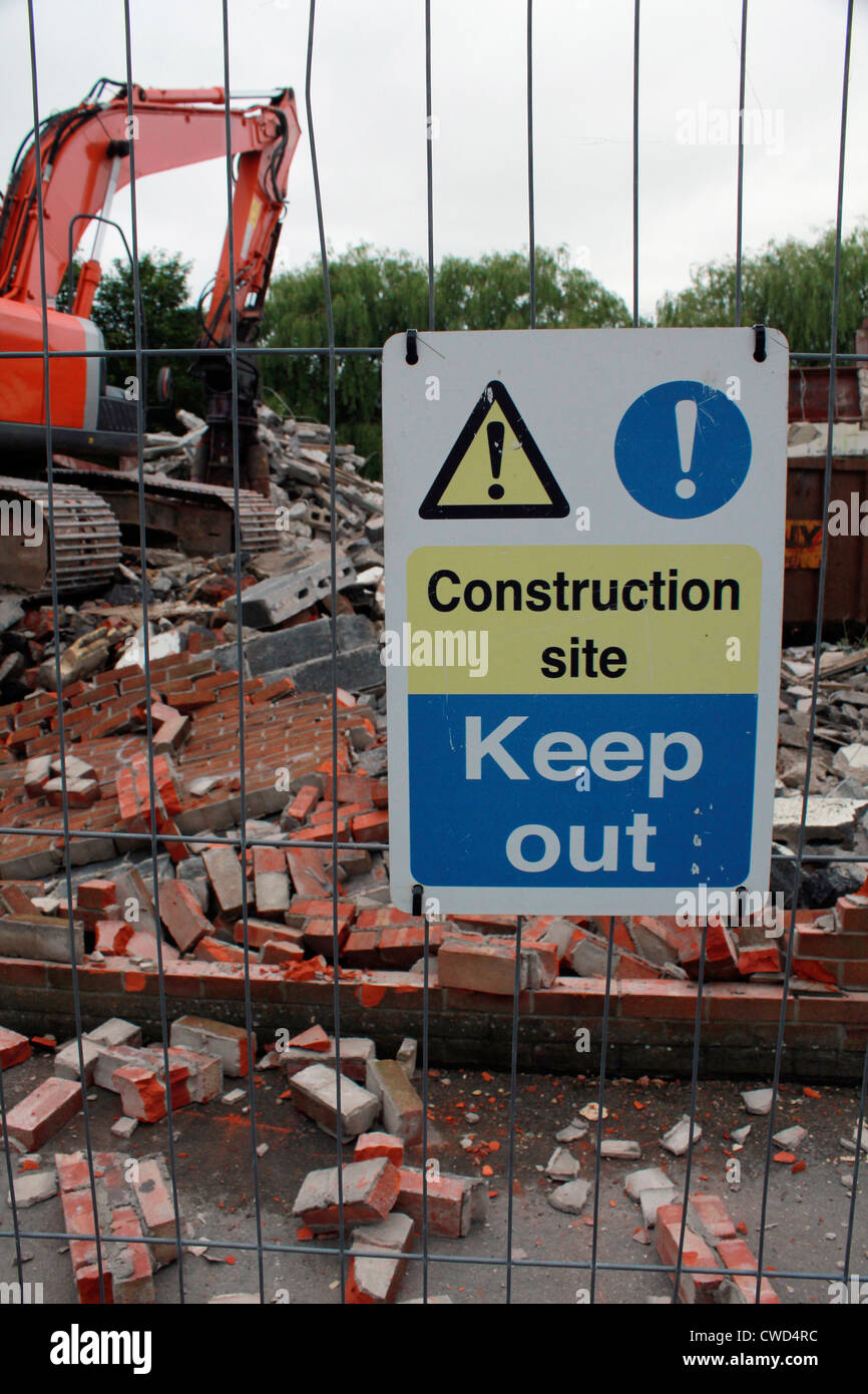 Keep Out sign at construction site Stock Photo - Alamy