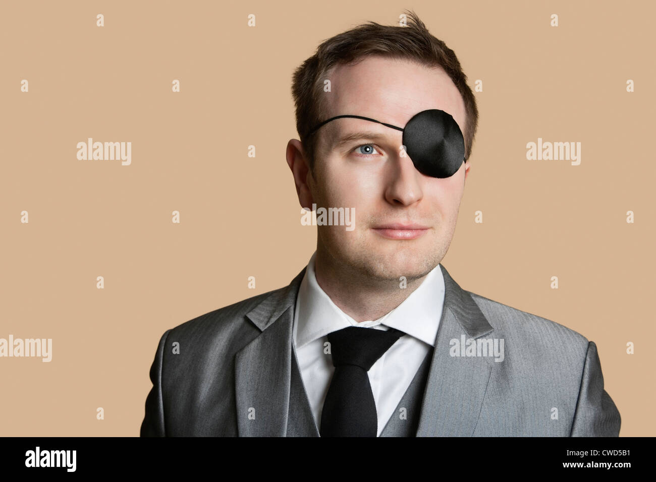 Man with eye patch hi-res stock photography and images - Alamy