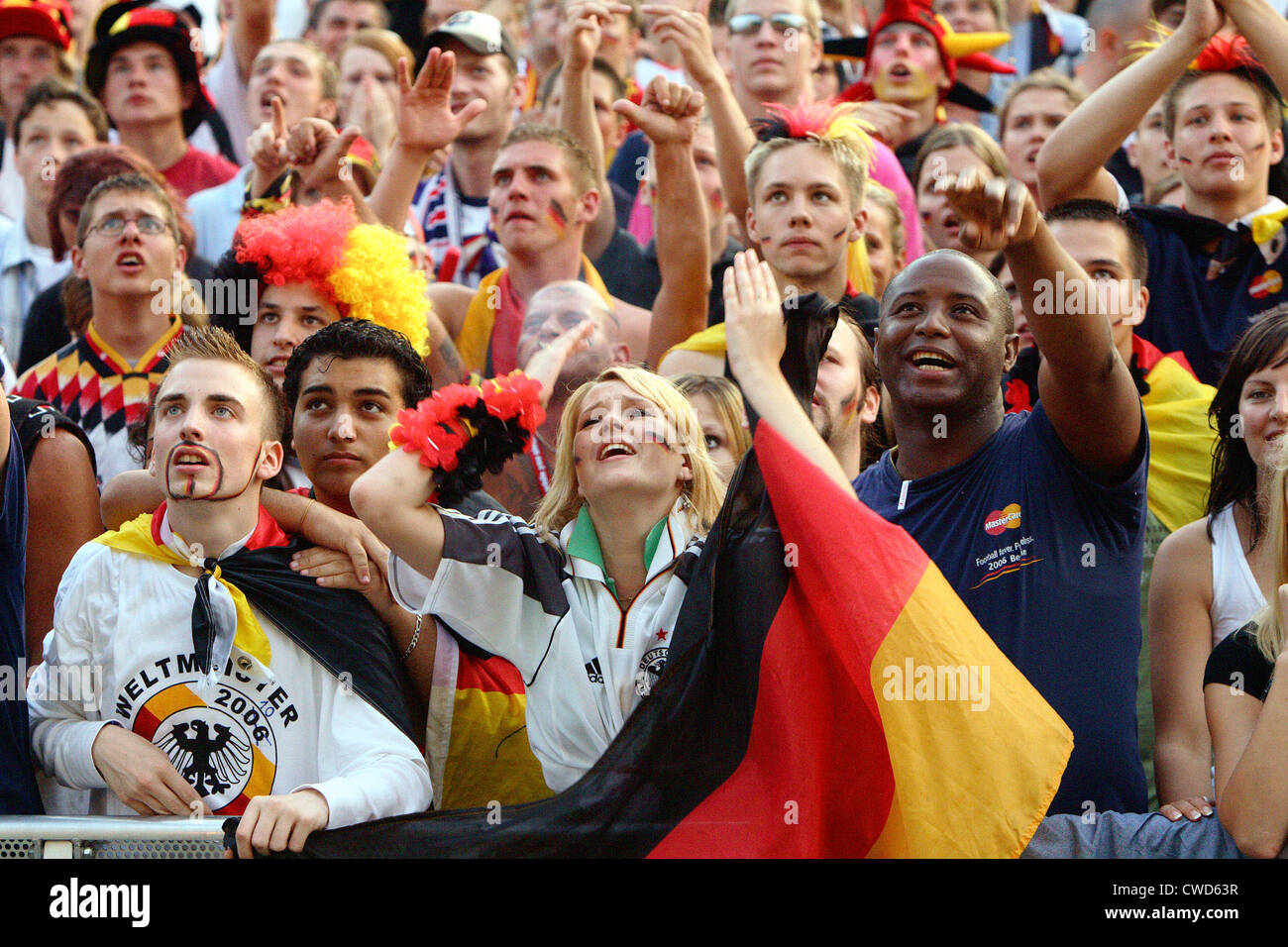 Football fans at the fan mile in front of the Brandenburg Gate, Berlin ...