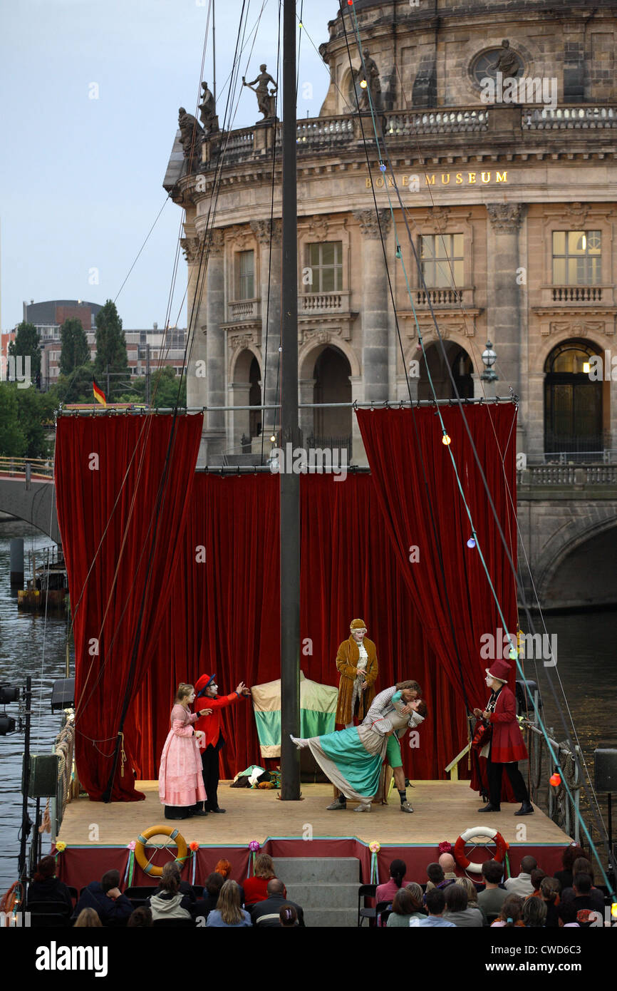 Cauldron court theatre hi-res stock photography and images - Alamy