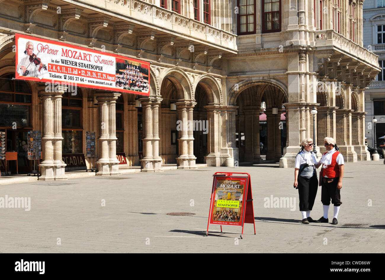 Medieval heralds hi-res stock photography and images - Alamy