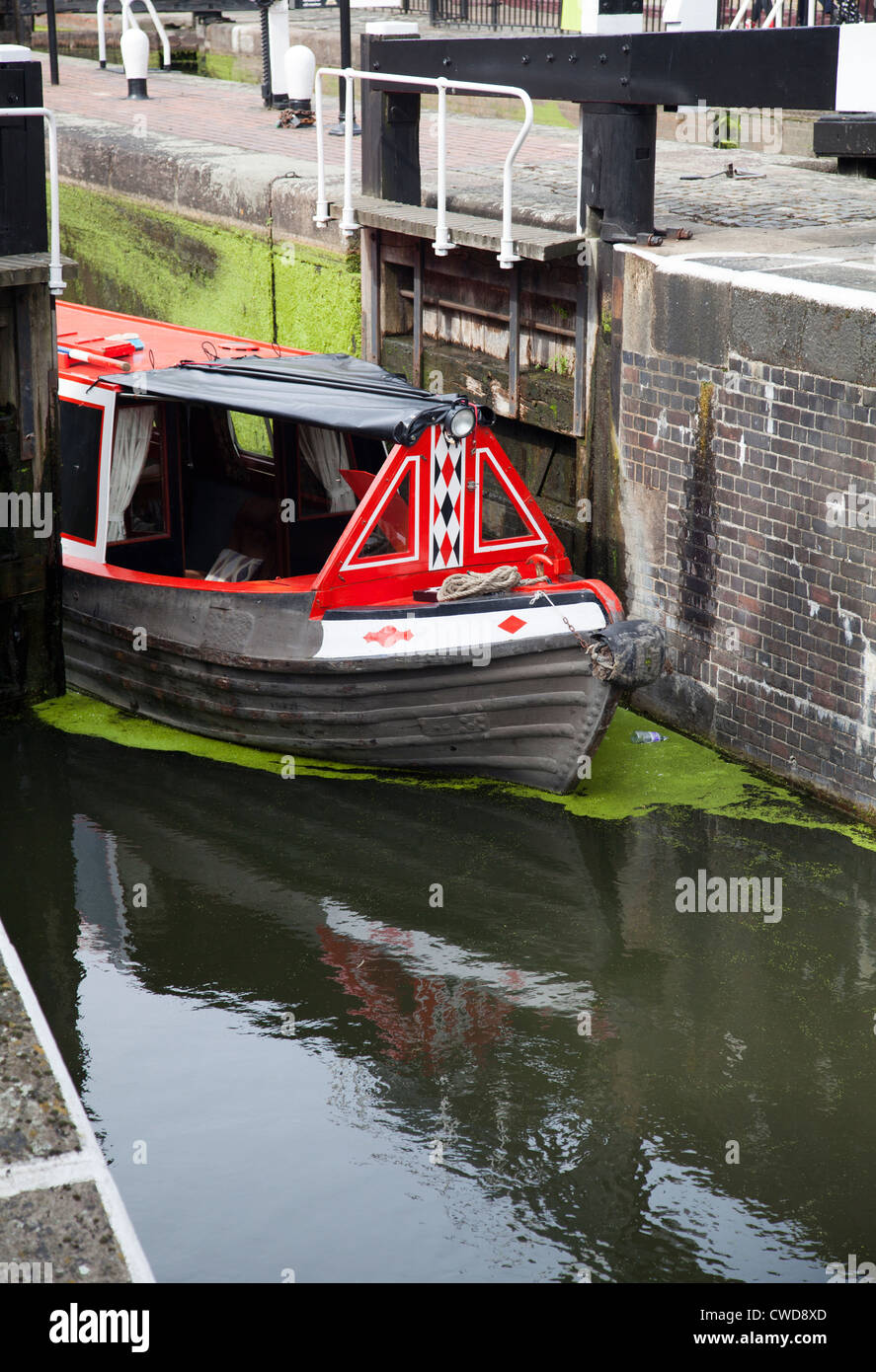 Barge going through Camden Lock in London UK Stock Photo - Alamy