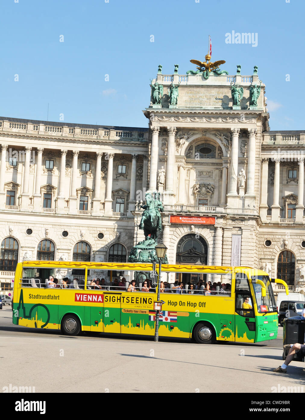 Vienna sightseeing buses hi-res stock photography and images - Alamy