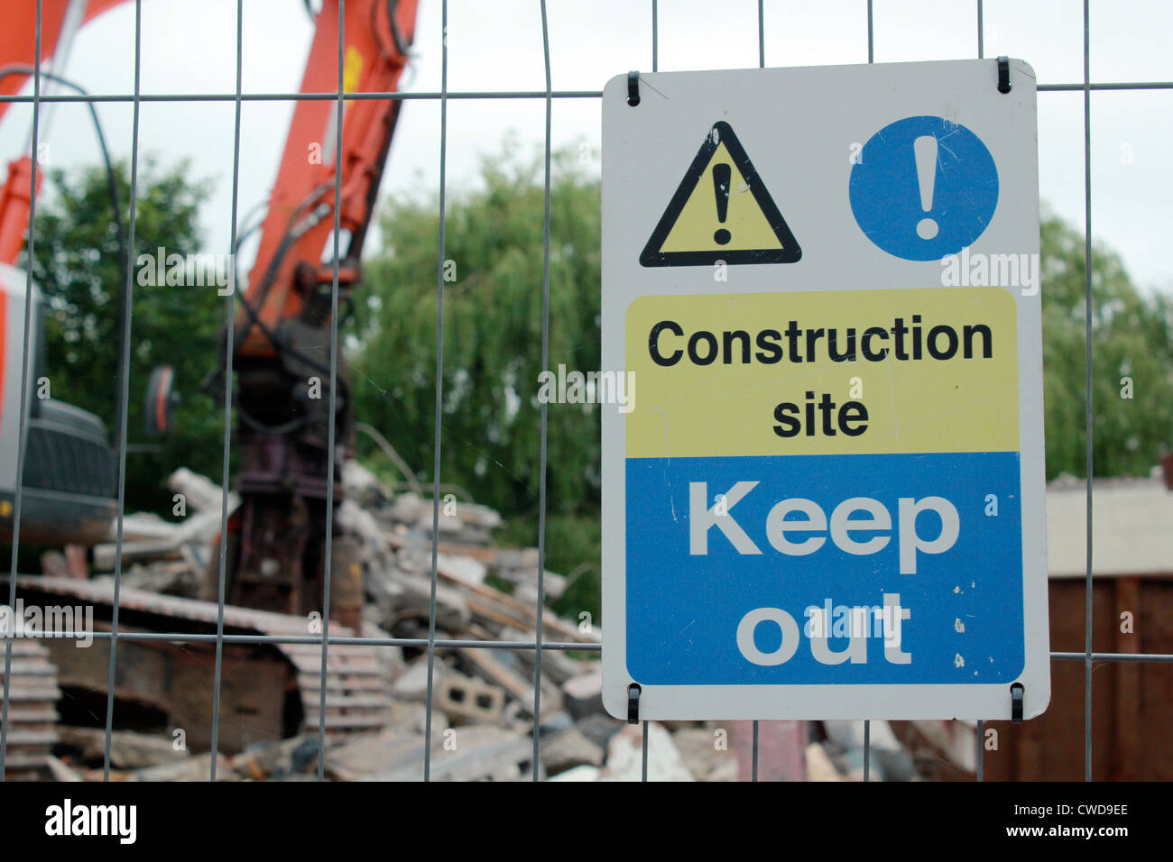 Keep Out sign at construction site Stock Photo - Alamy