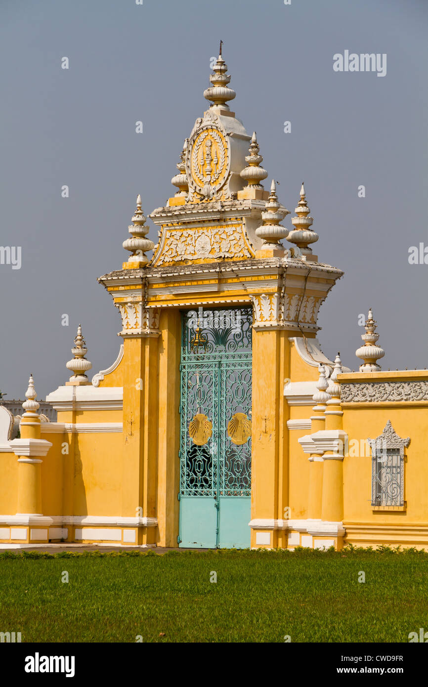 Ornate Entry Gate in the Royal Palace in Phnom Penh Stock Photo - Alamy