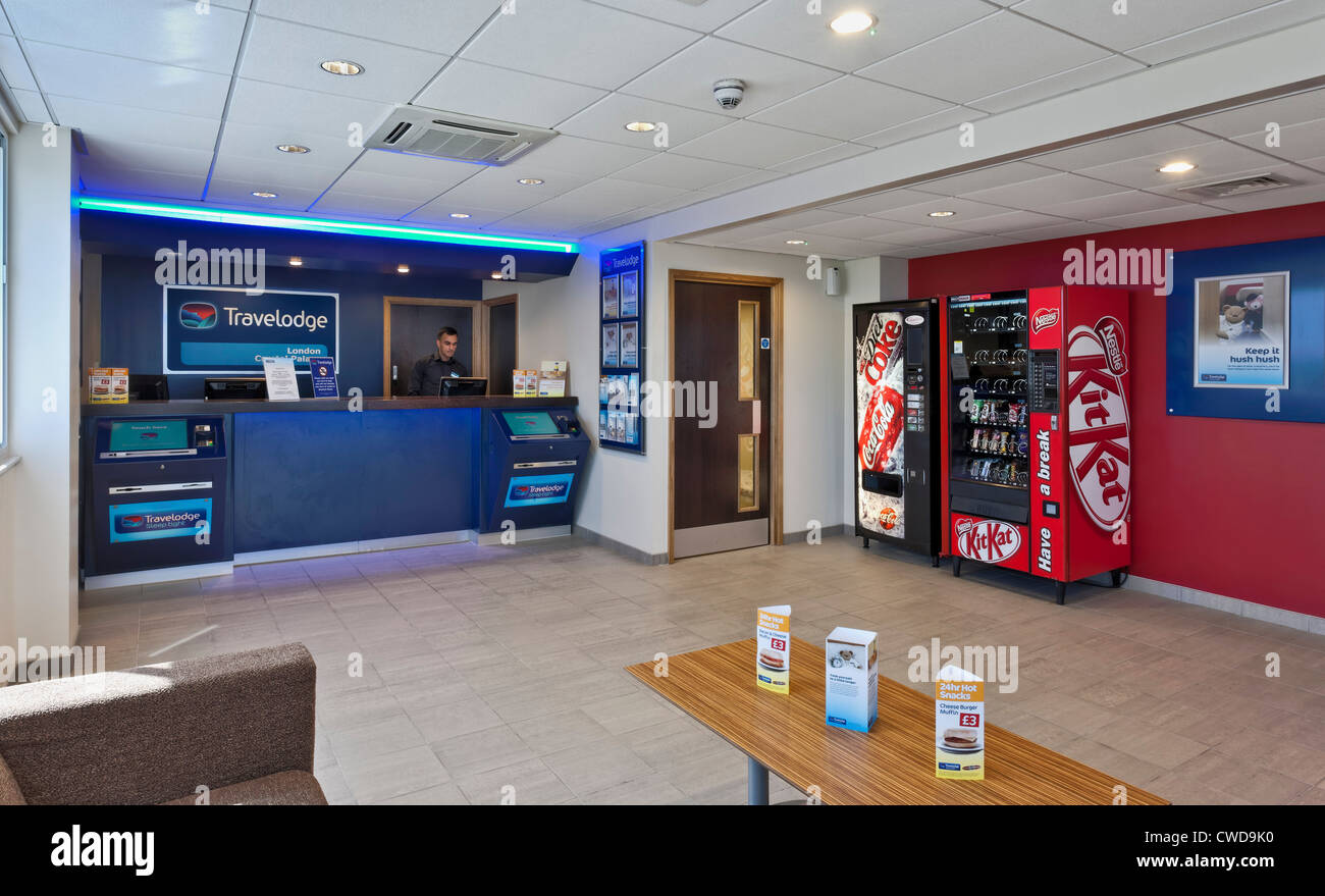 Reception desk hotel sign hi-res stock photography and images - Alamy