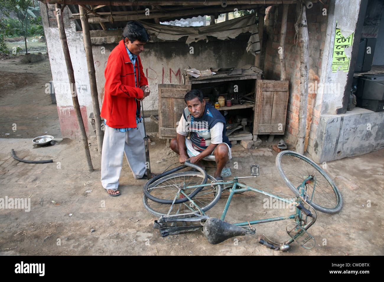 Indian cycle repair High Resolution Stock Photography and Images - Alamy