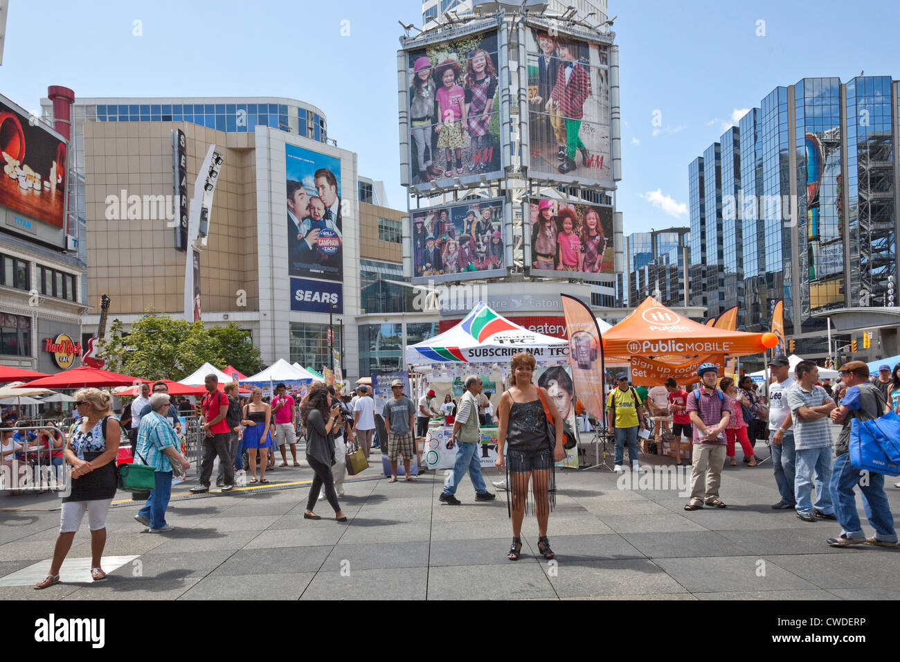 Yonge and dundas square festival hi-res stock photography and images ...