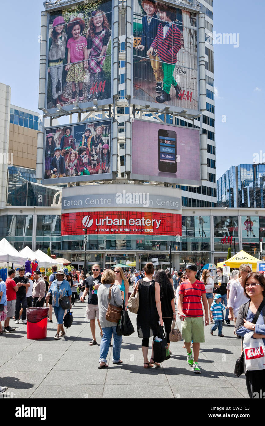 Entertainment and festival on Yonge & Dundas Square in downtown Toronto ...