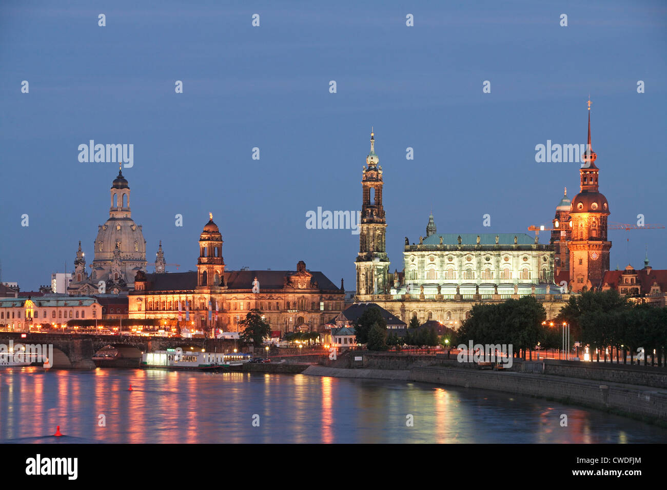 Dawn dusk frauenkirche dresden hi-res stock photography and images - Alamy