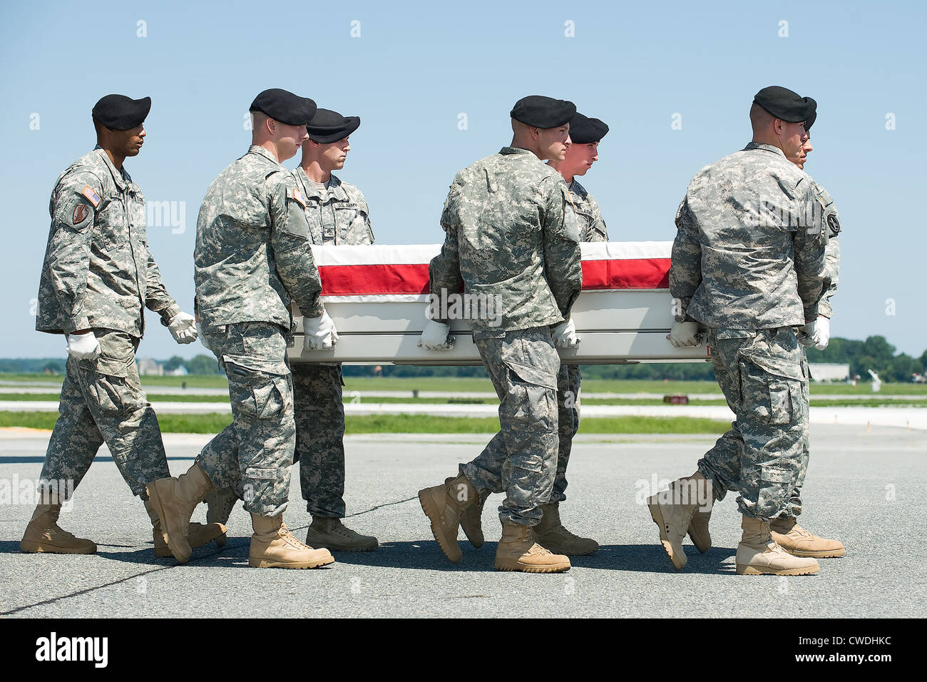 A US Army carry team transfers the remains of a fallen soldier August ...