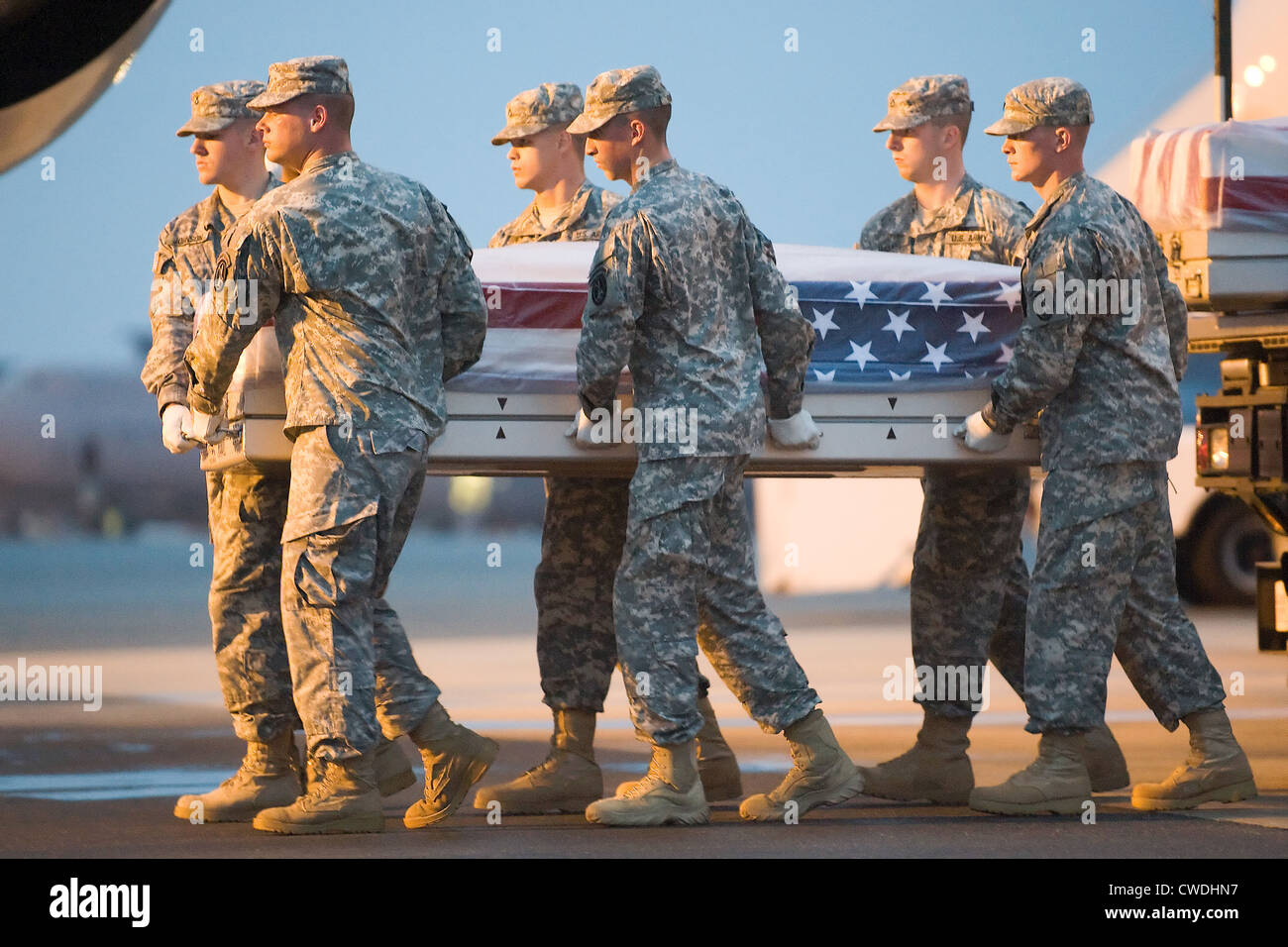 A US Army carry team transfers the remains of a fallen soldier August ...