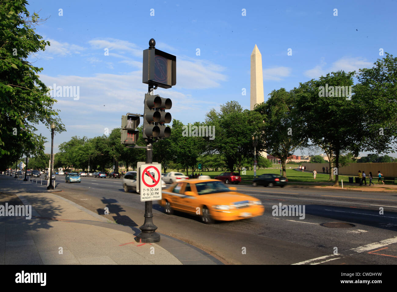 Washington monument washington D.C. traffic Stock Photo - Alamy