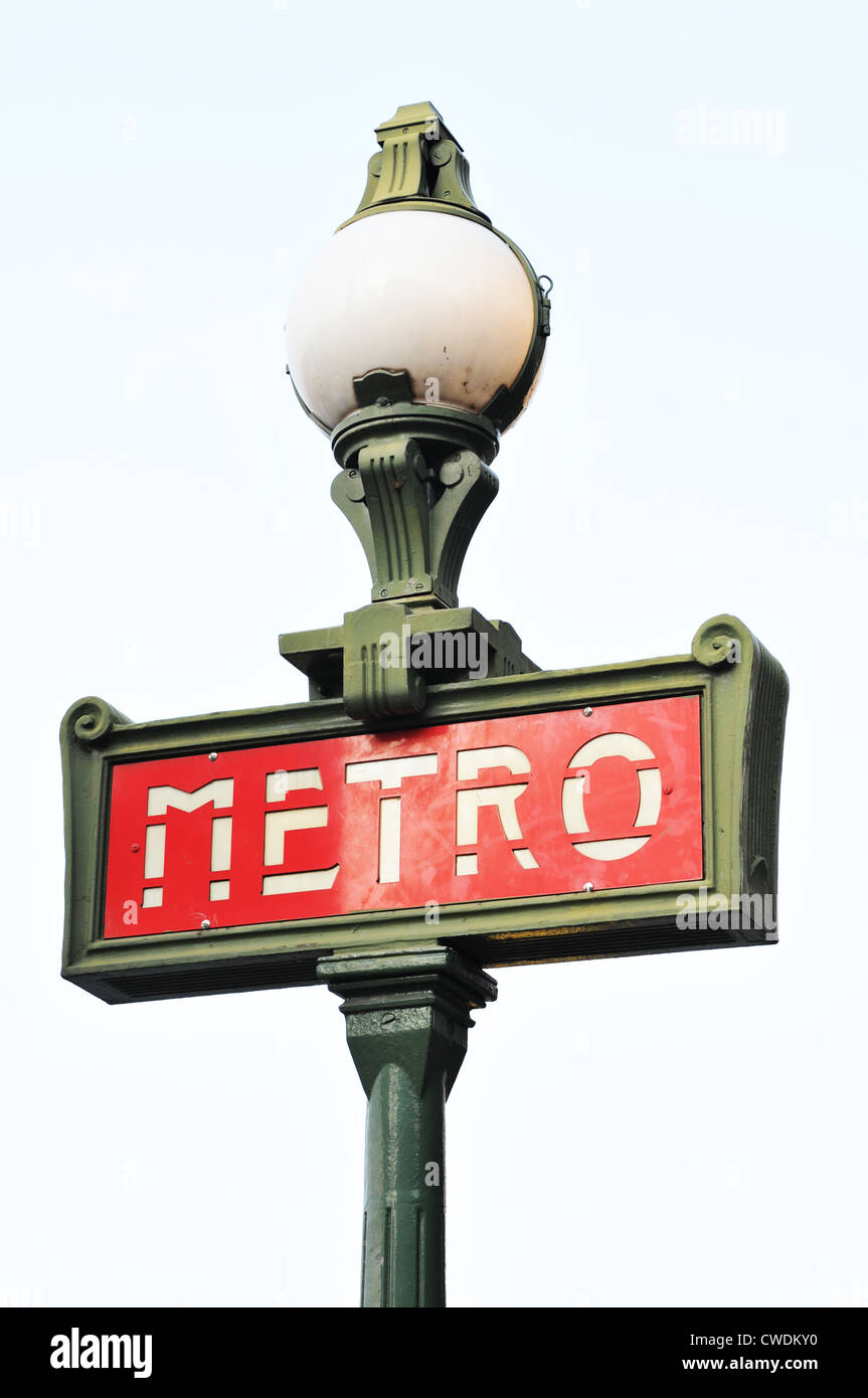 Paris metro logo hi-res stock photography and images - Alamy
