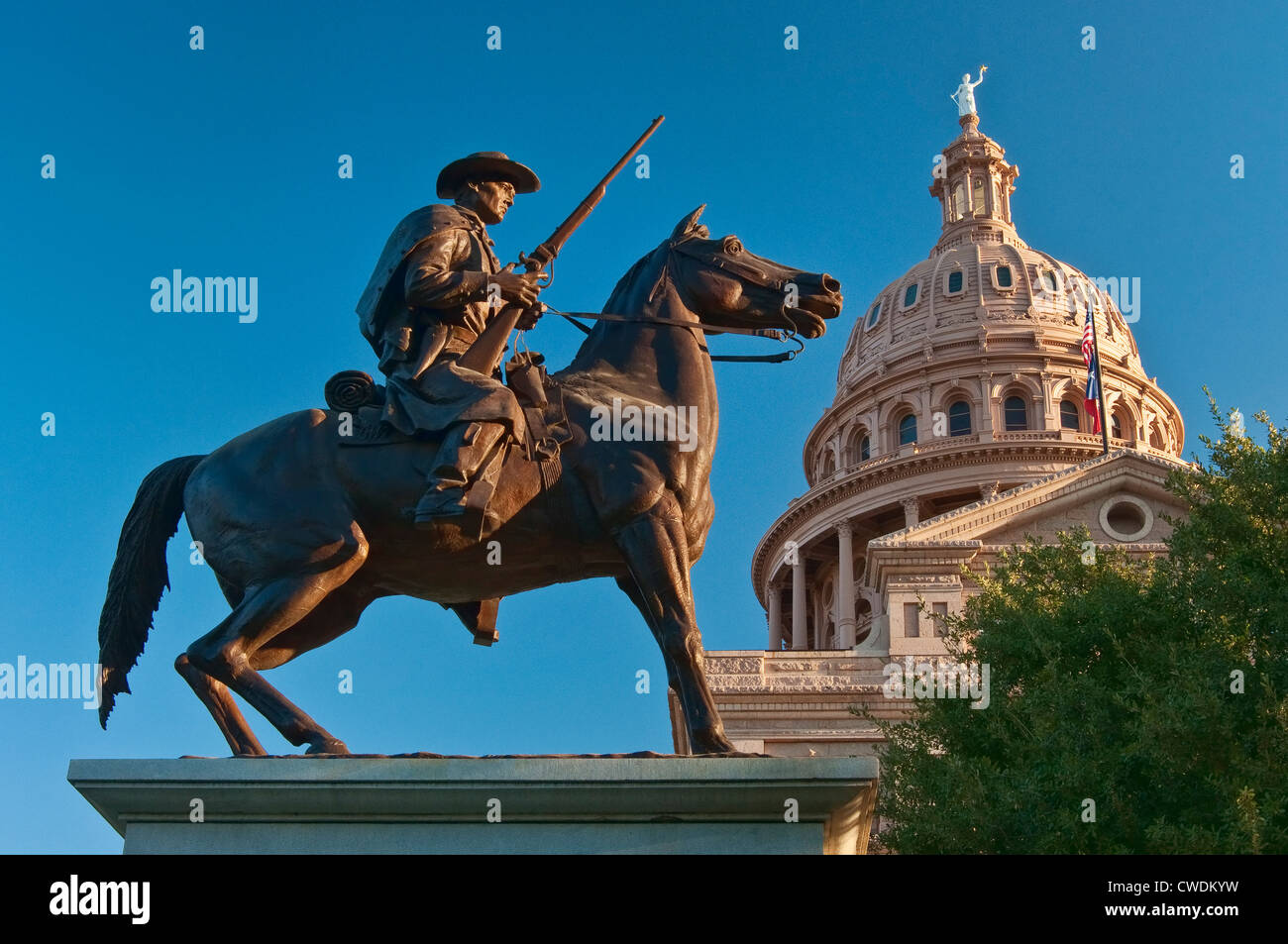 Terry's Texas Ranger, 1907 bronze statue by Pompeo Coppini, Great Walk ...