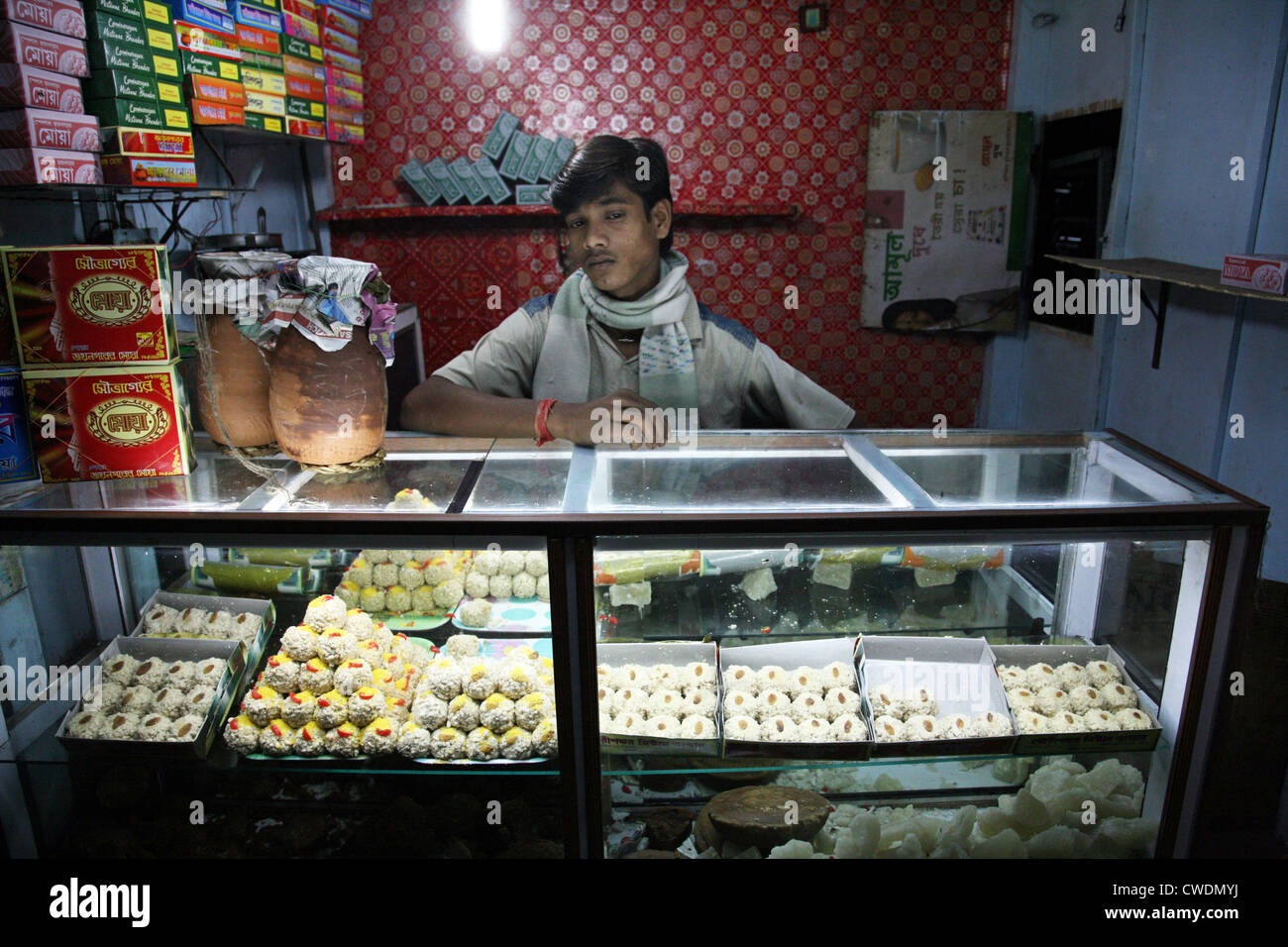 Grocery shop india hi-res stock photography and images - Alamy