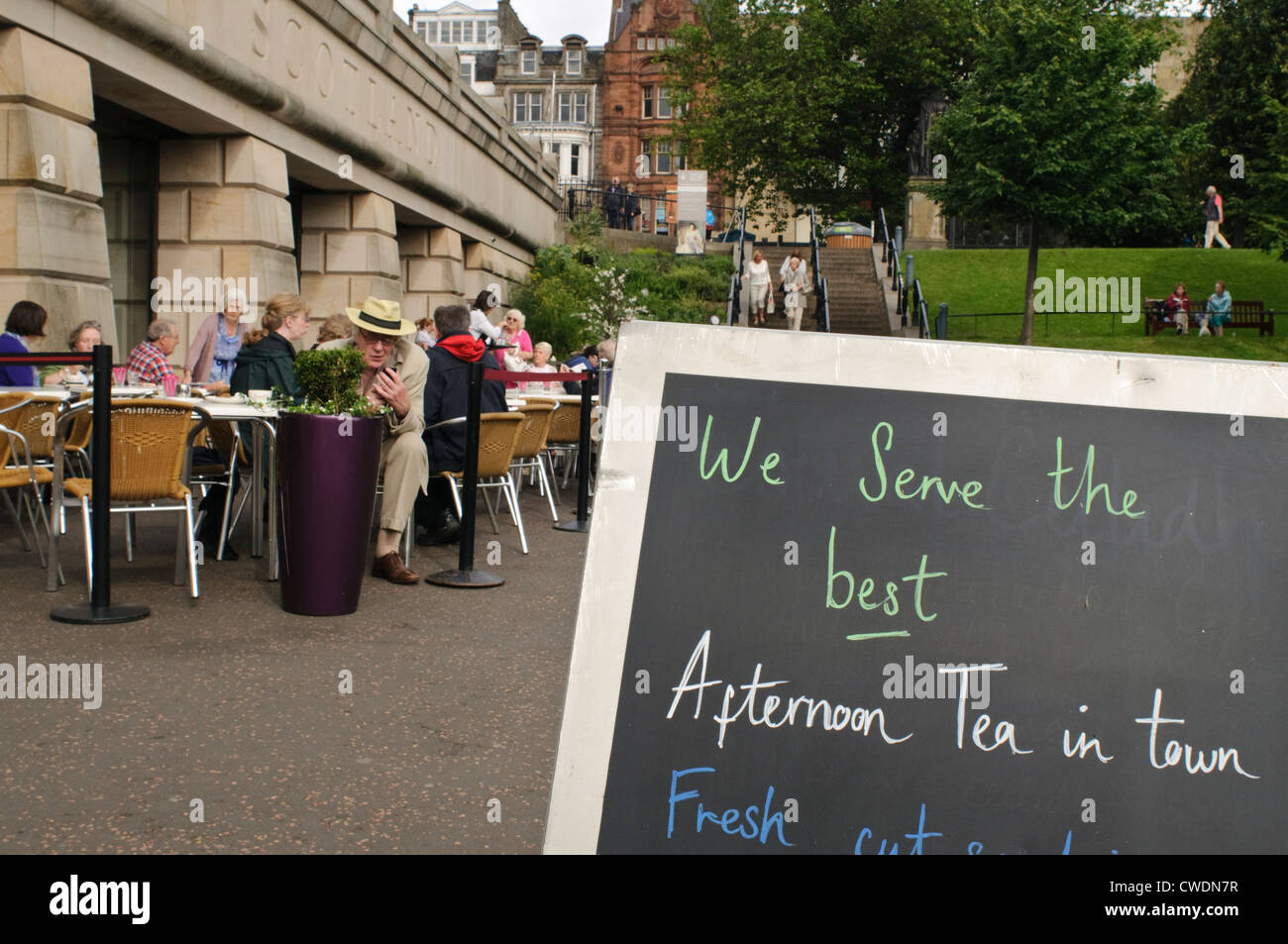 Scottish outdoor cafe hi-res stock photography and images - Alamy