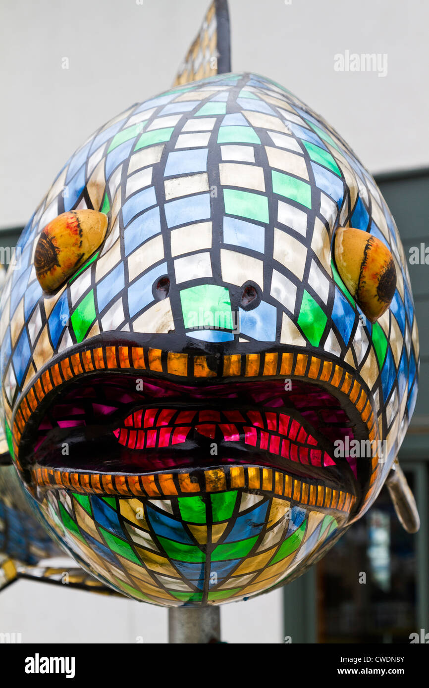 Mosaic fish art sculpture hi-res stock photography and images - Alamy