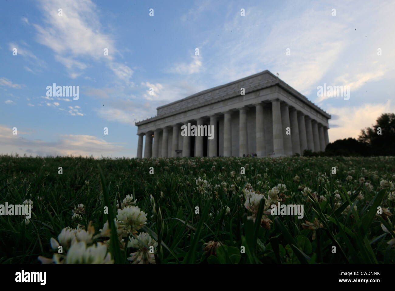 Lincoln memorial washington D.C. spring flowers grass Stock Photo - Alamy