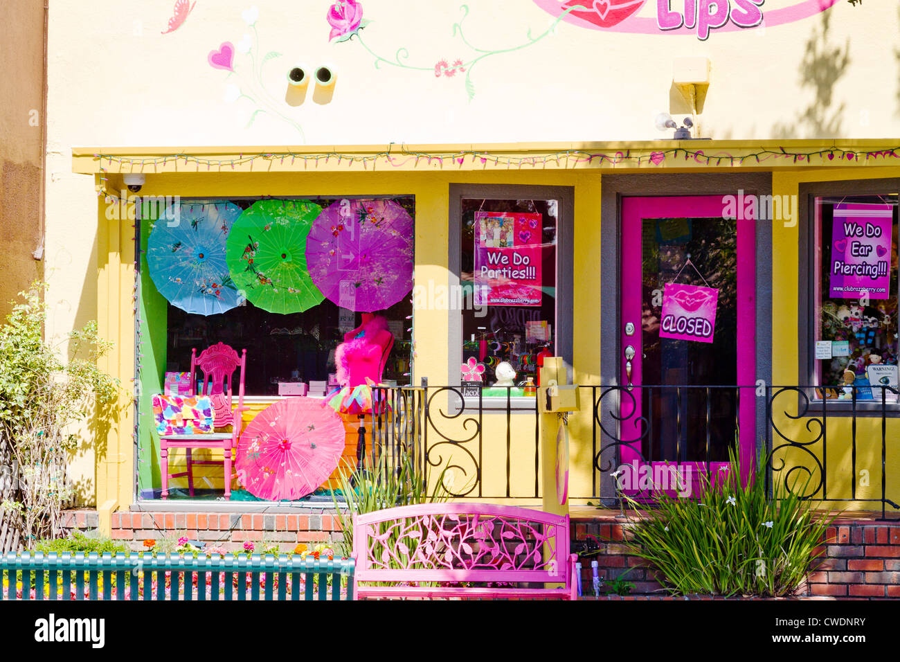 Storefront door and window quaint hi-res stock photography and images ...