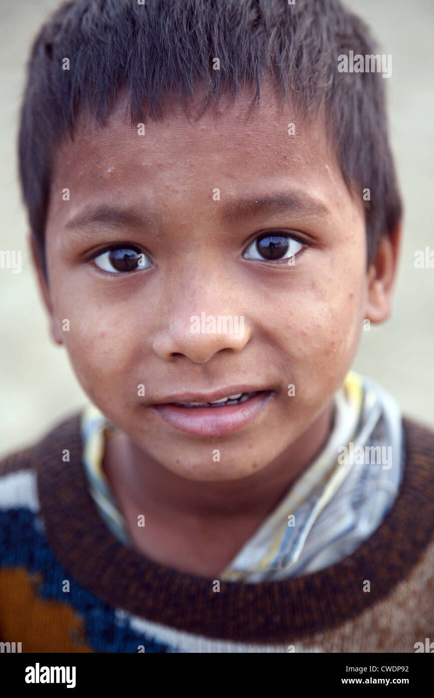 Boy on street india hi-res stock photography and images - Alamy