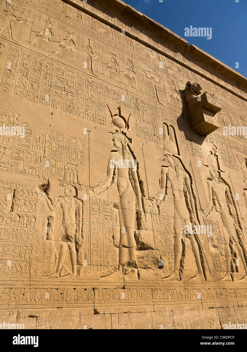 Dendera temple ceiling osiris hi-res stock photography and images - Alamy