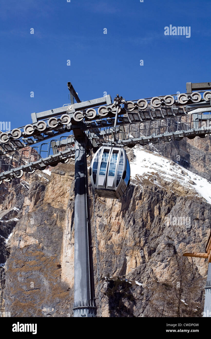 Cable Car Col Pradat above the Edelweisstal above Colfosco winter ...