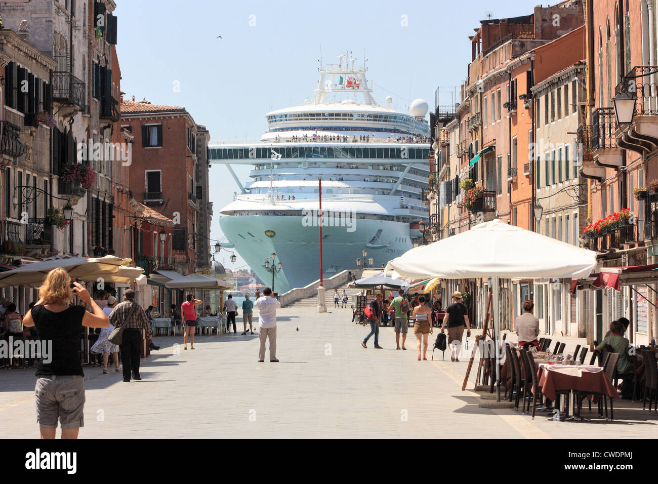 Big cruise ship Crown Princess in Venice, No grandi navi Stock Photo ...