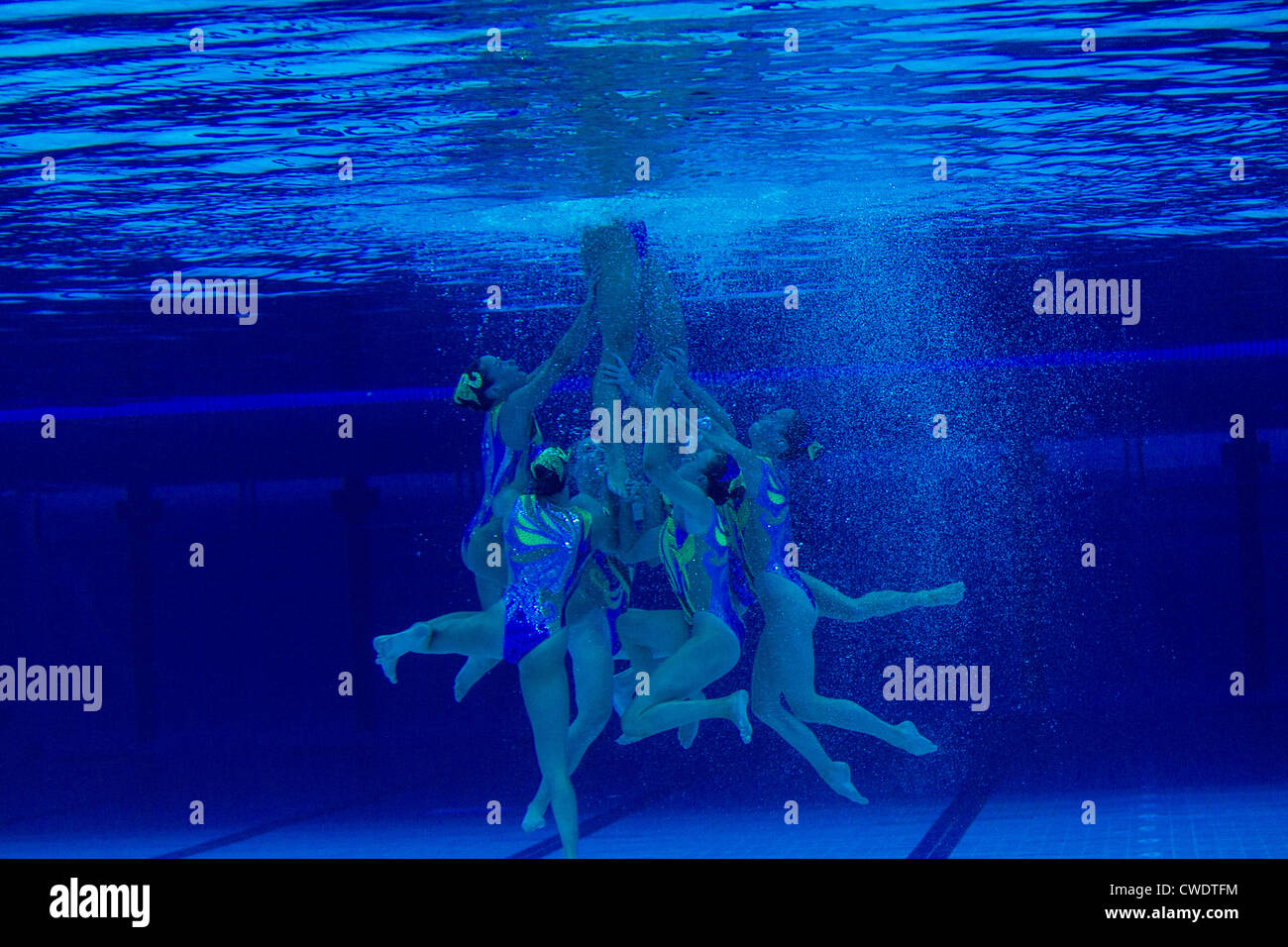 Synchronized swimming and olympics 2012 hi-res stock photography and ...