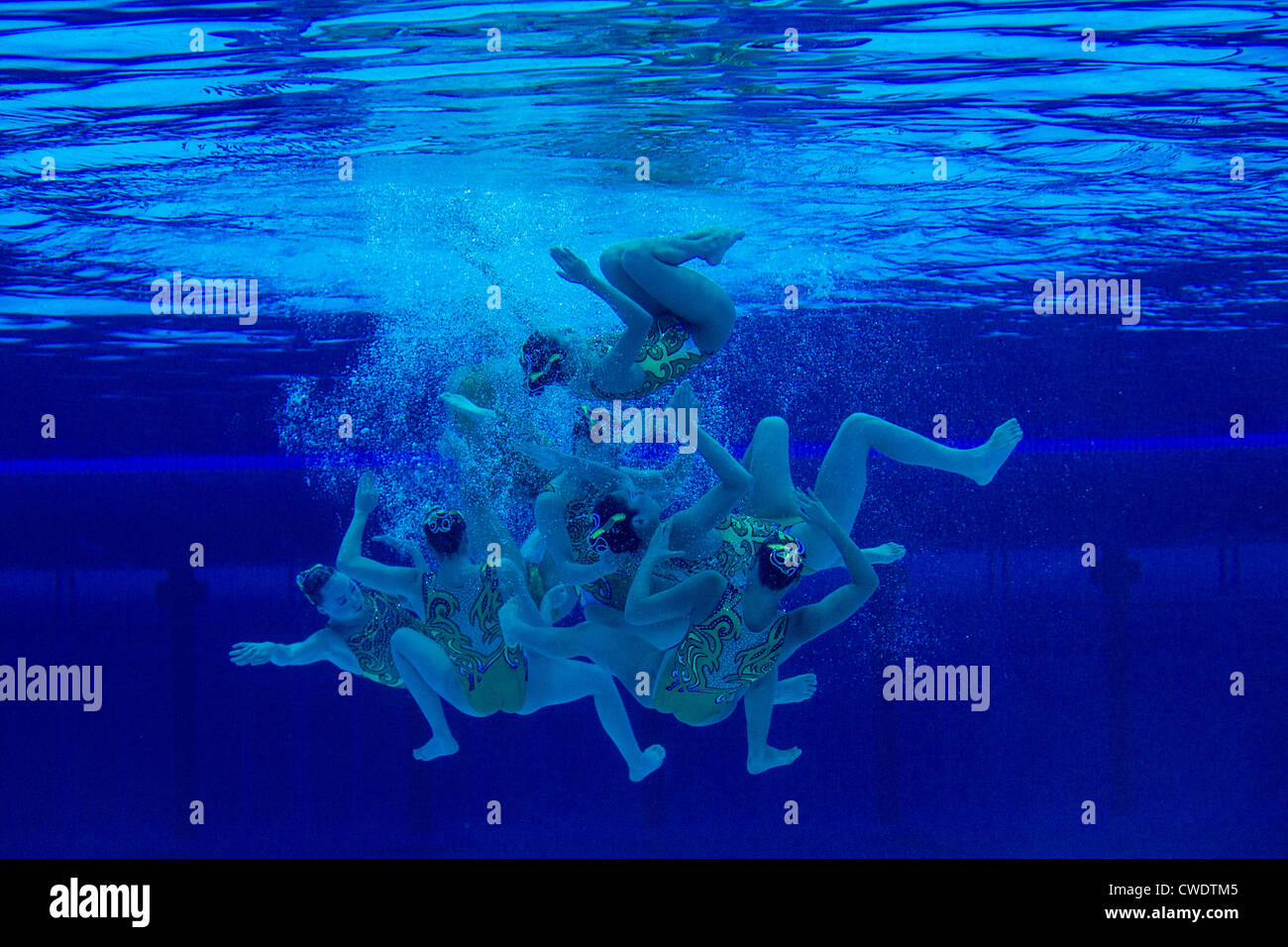 Synchronized swimming and olympics 2012 hi-res stock photography and ...