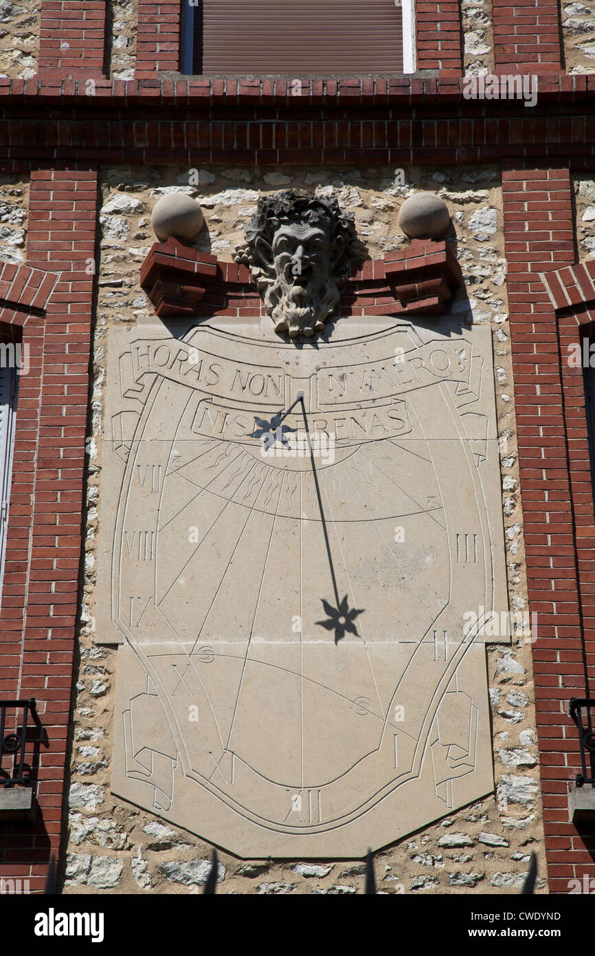 Sundial on wall Stock Photo - Alamy