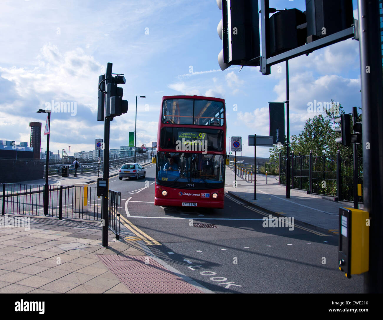 Bus traffic light hi-res stock photography and images - Alamy