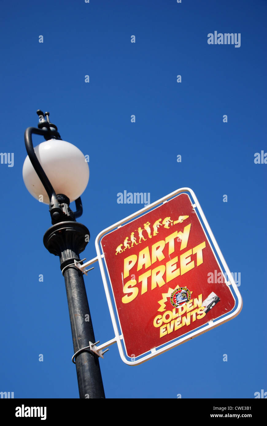 Party street hi-res stock photography and images - Alamy