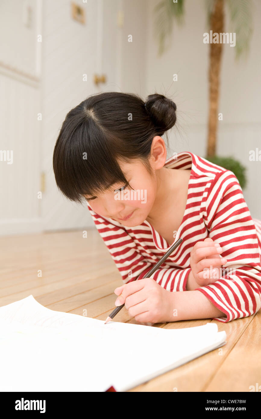 Girl drawing picture Stock Photo - Alamy