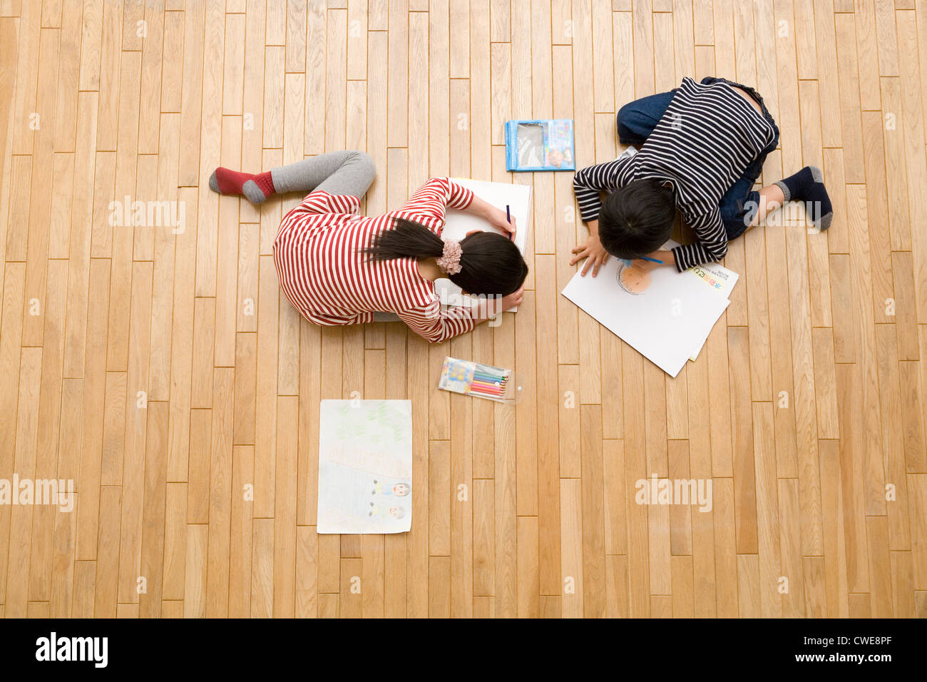 Two kids drawing picture Stock Photo - Alamy