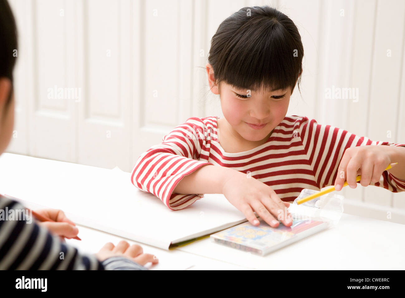 Asian kids drawing hi-res stock photography and images - Alamy