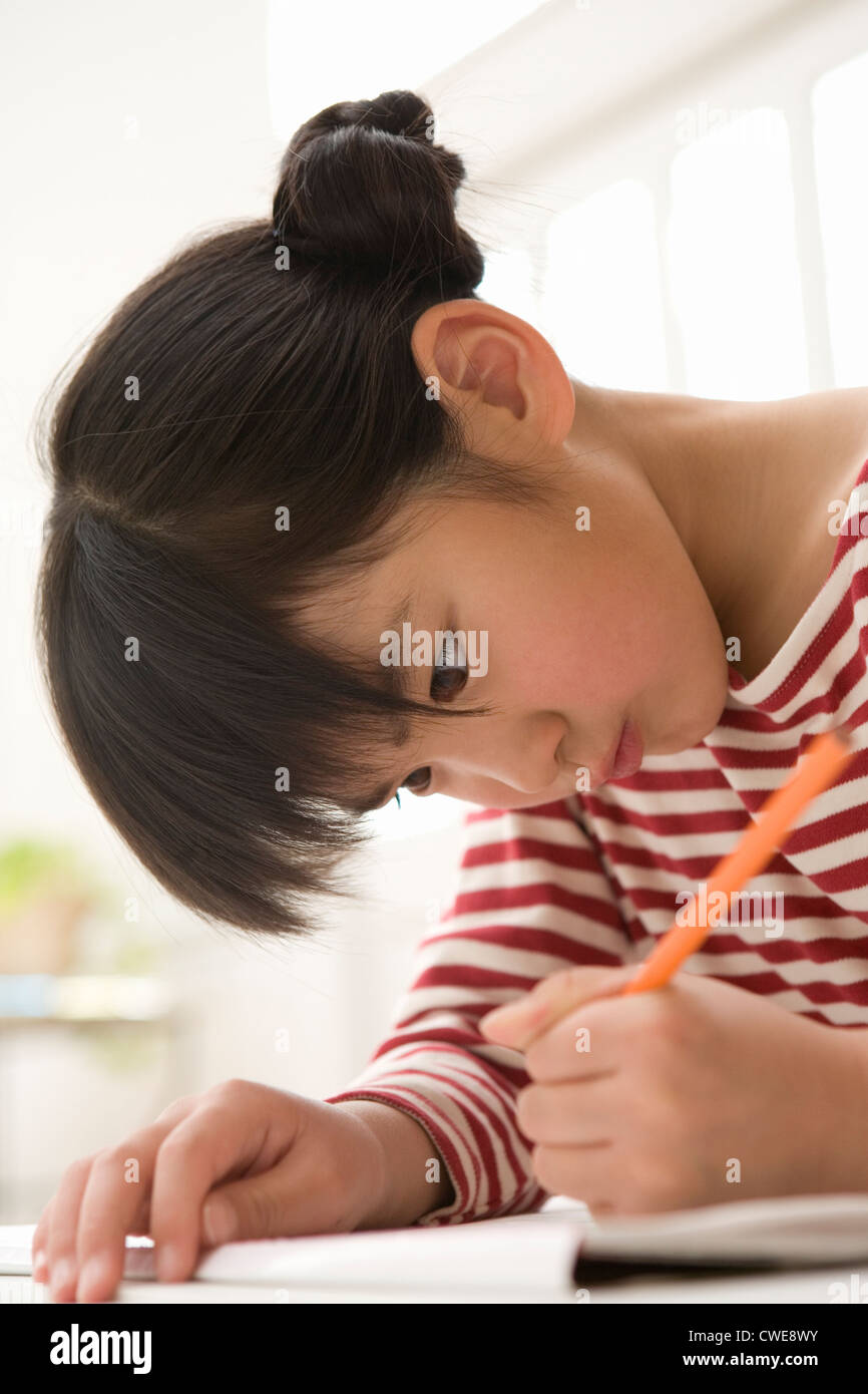 Girl drawing picture Stock Photo - Alamy