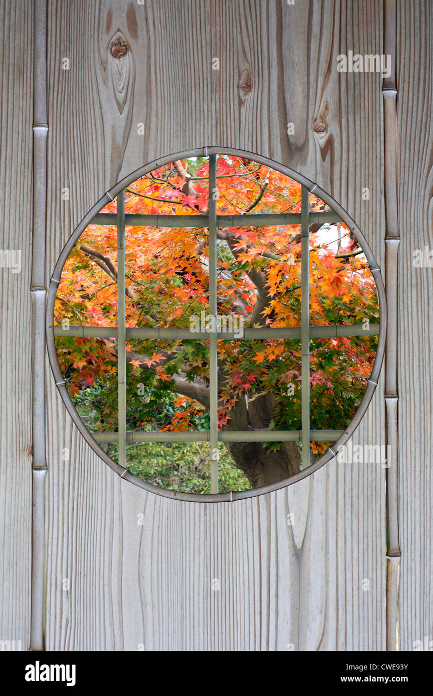 Japanese round window hi-res stock photography and images - Alamy