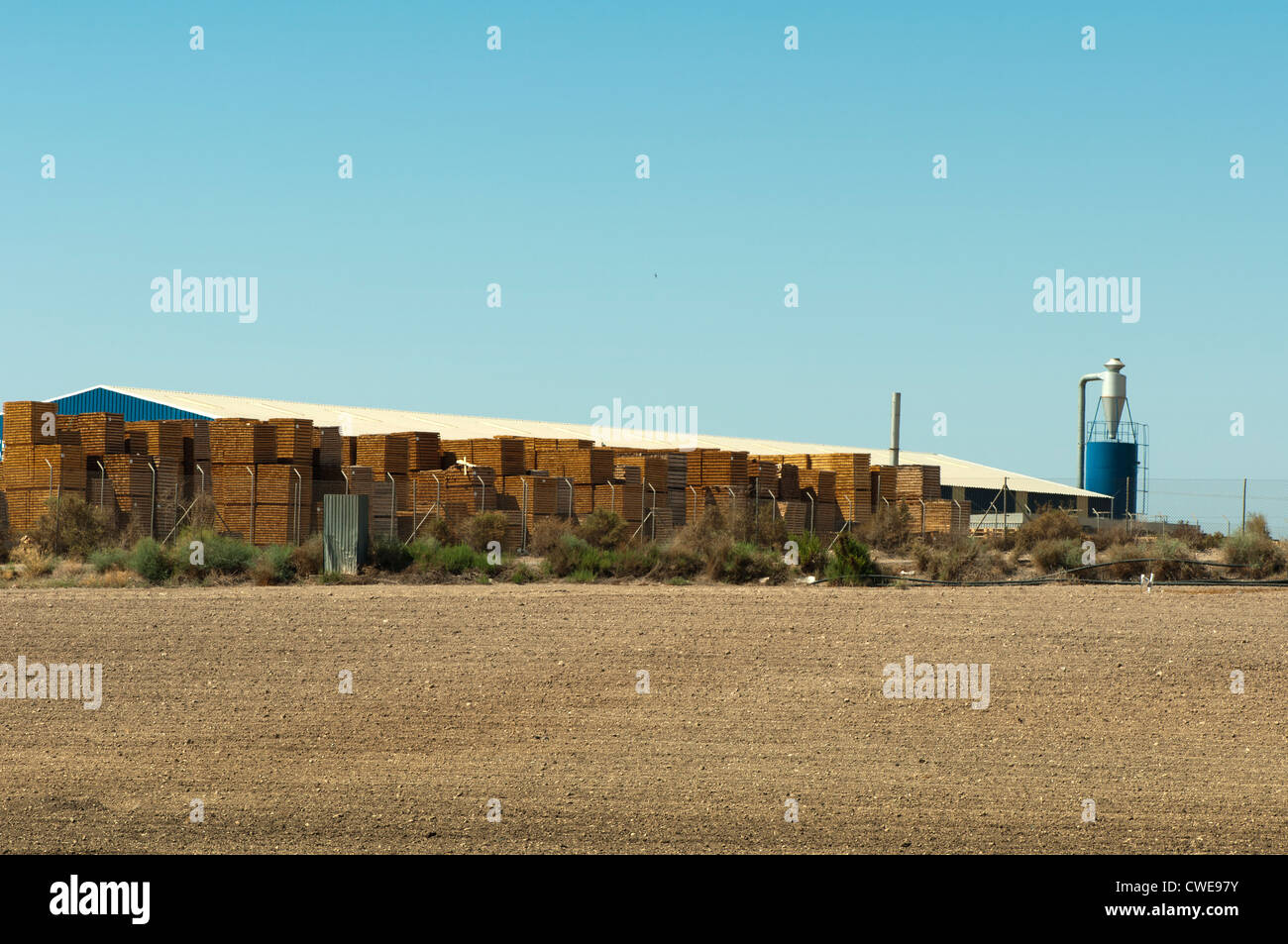 Big pile of pallets hi-res stock photography and images - Alamy