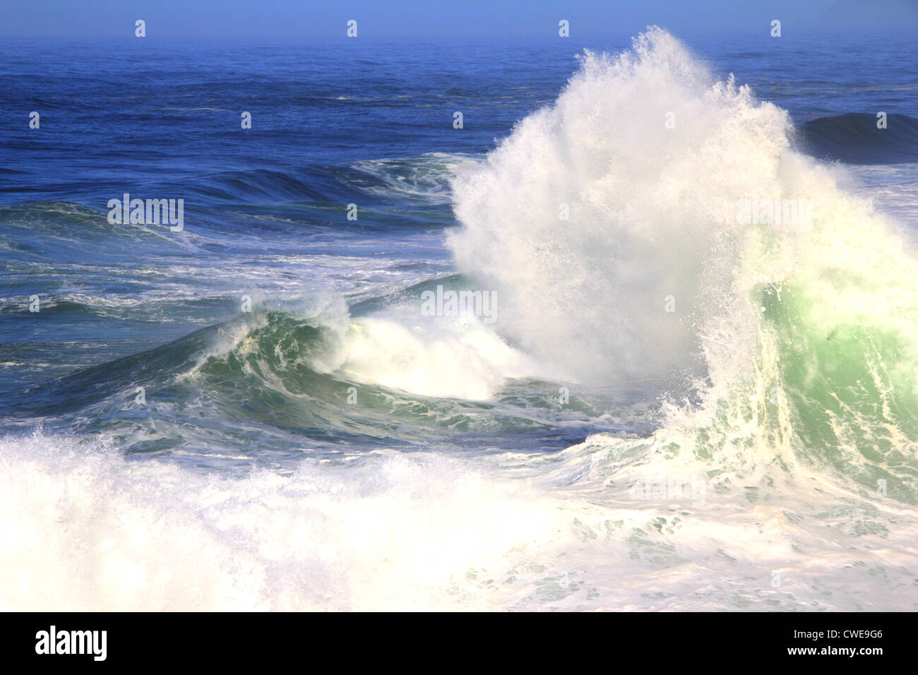 Beautiful rare dramatic circular ocean wave hi-res stock photography ...