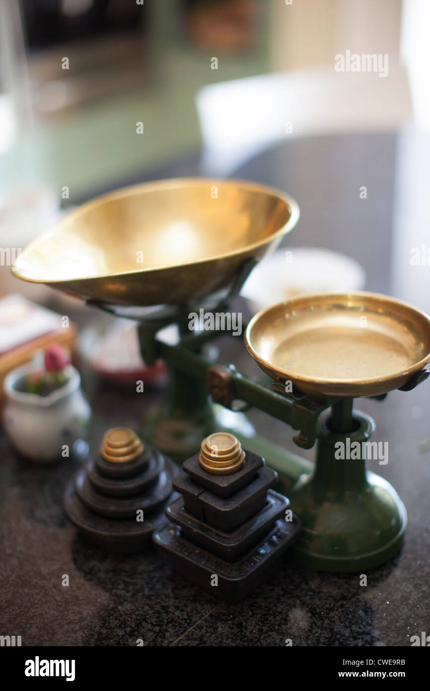 Traditional brass scales and weights Stock Photo - Alamy