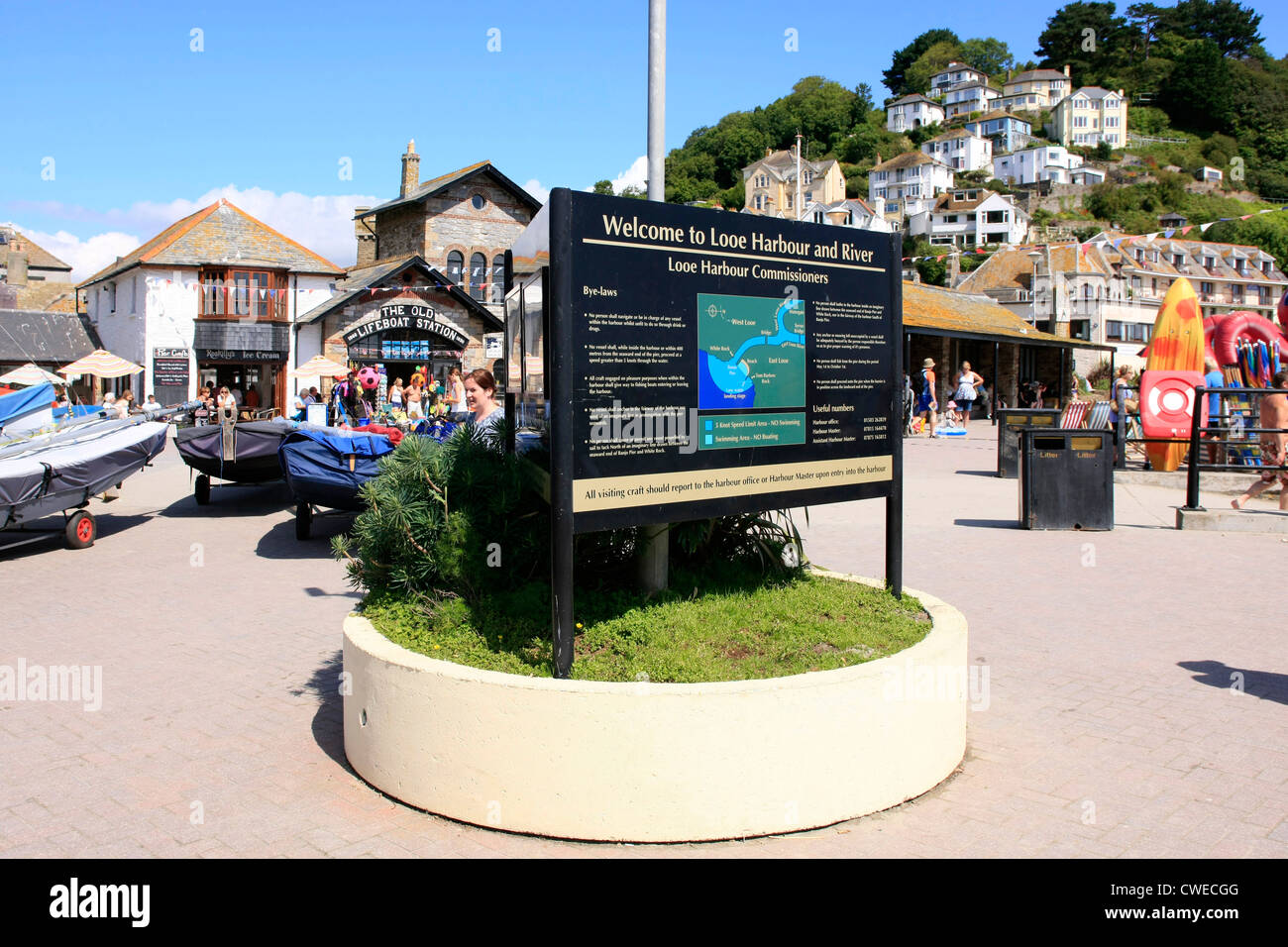 Welcome sign for Looe Harbour and River in Cornwall Stock Photo - Alamy