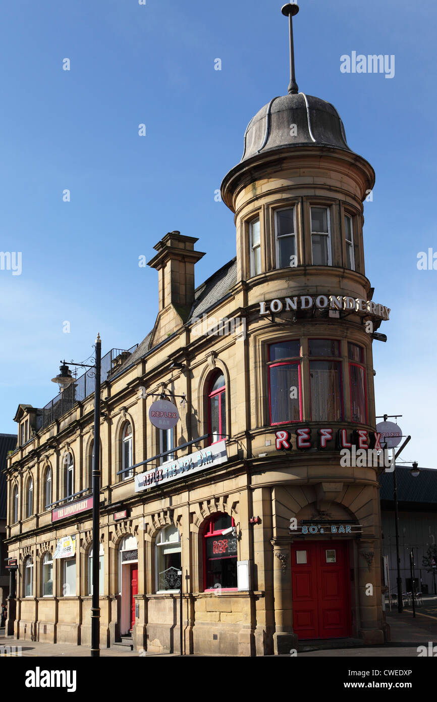 Blue house pub in sunderland hi-res stock photography and images - Alamy